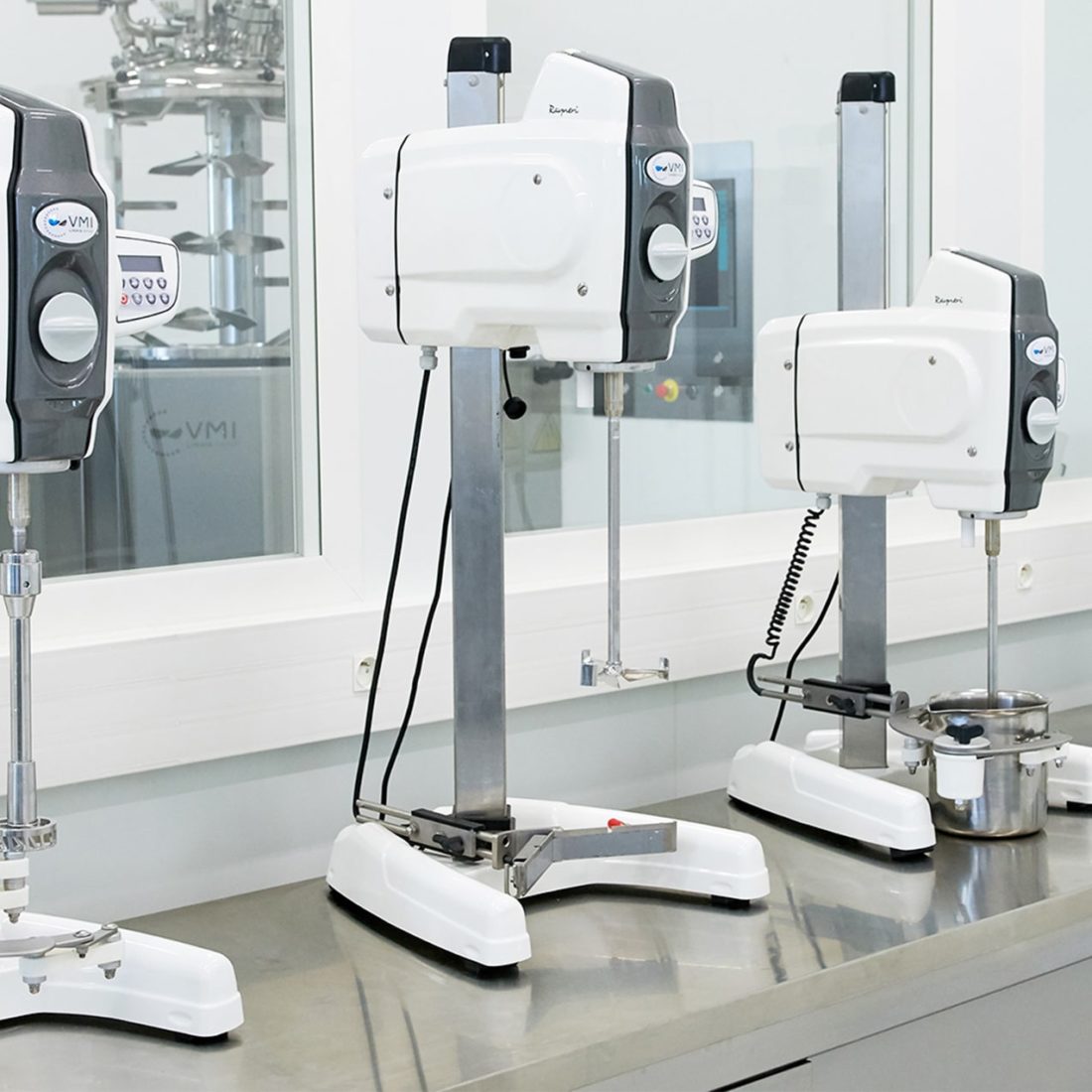 VMI benchtop mixers for the health and chemical industry